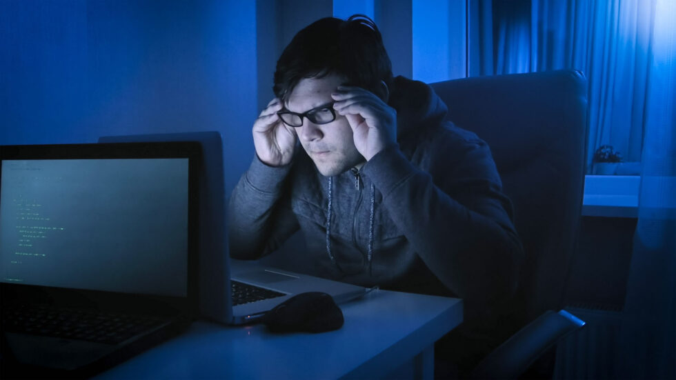 How Does Computers Damage Your Eyes? Causes, Symptoms and Treatments